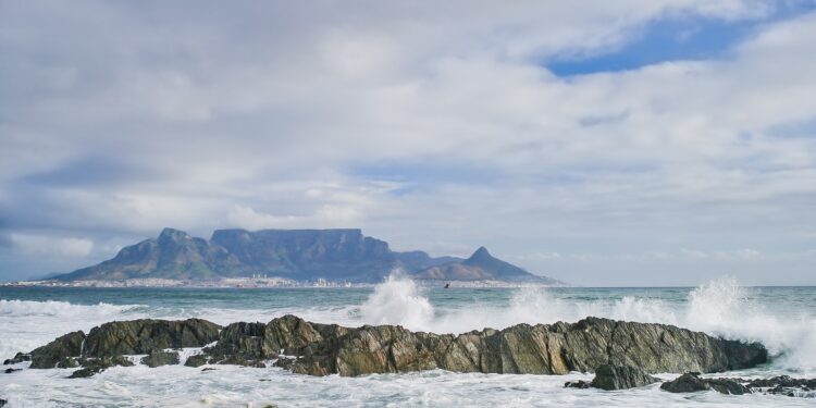 Table Bay - Where the Sky Meets the Ocean - Cape Tourism