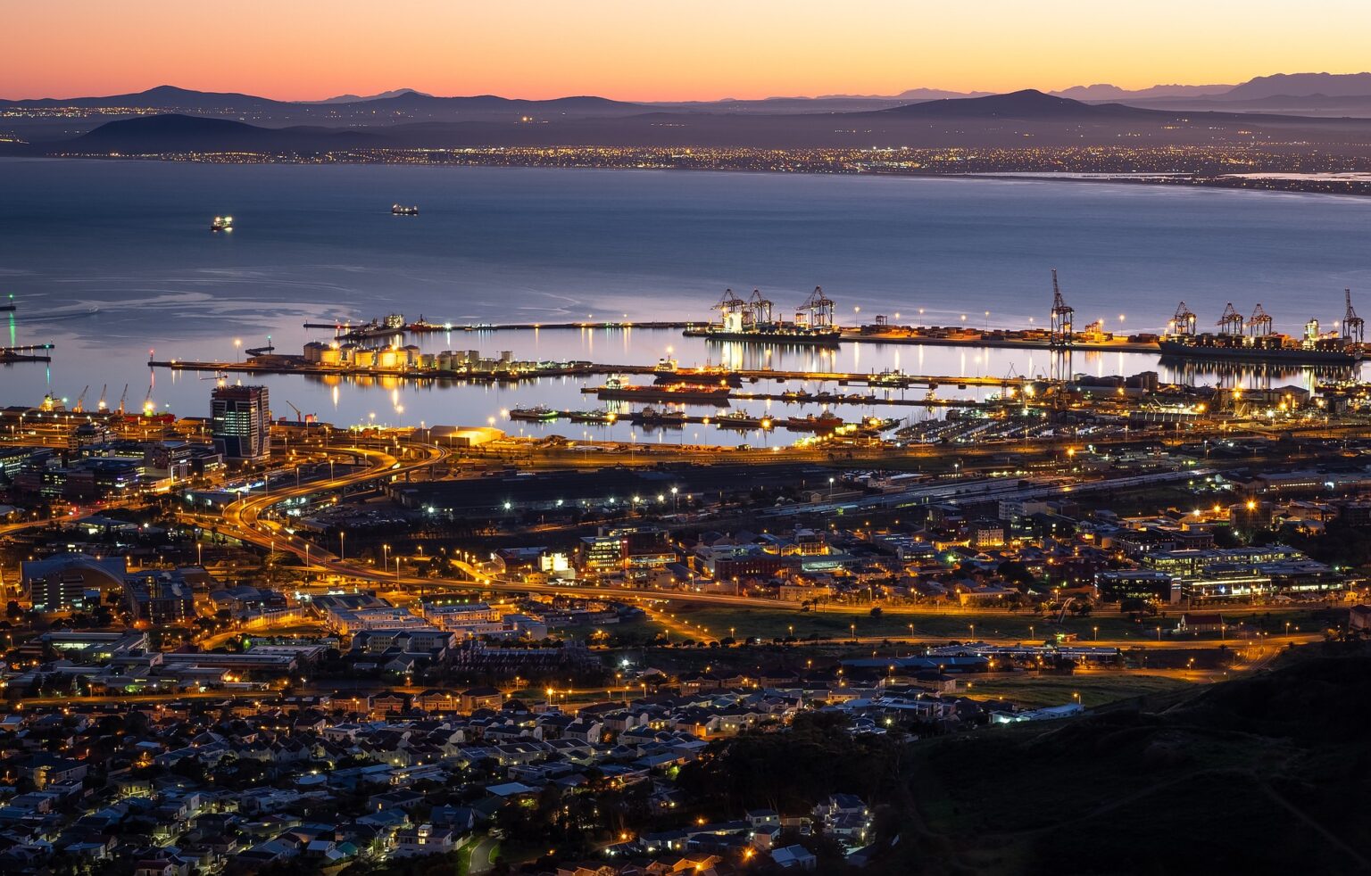 Table Bay - Where the Sky Meets the Ocean - Cape Tourism