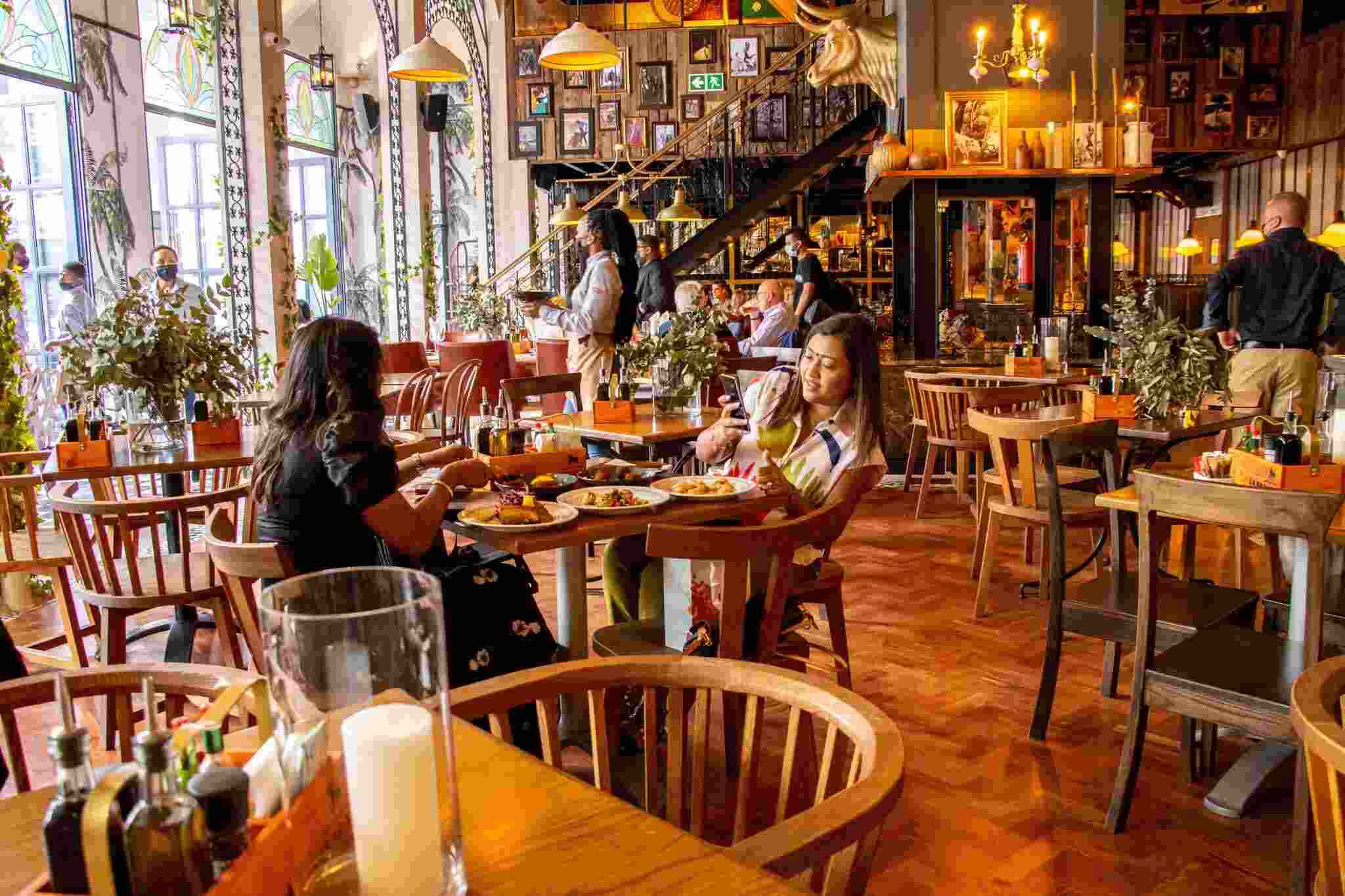 Top 10 Affordable Restaurants at The V&A Waterfront - Cape Tourism